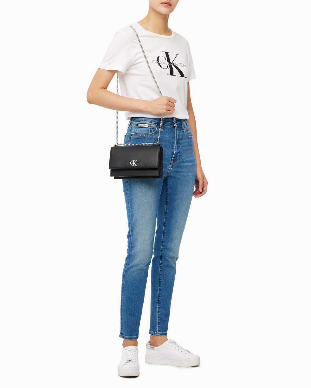 여성 CKJ 미니멀 모노그램 플랩 체인 숄더백 | black | Calvin Klein Korea